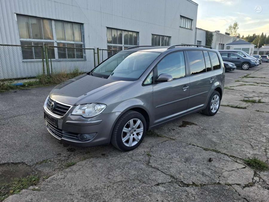 Grey Volkswagen Touran 2007 in Utena, with an engine capacity of 1.97 L and mileage of 215 thousand km for 2900 €, photo 23 on AUTOMOTO.COM.LV
