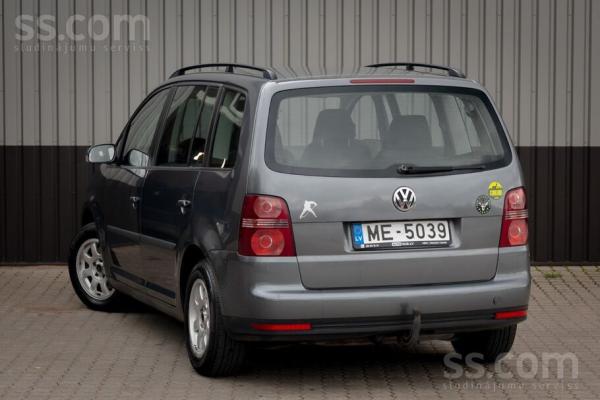 Pelēks Volkswagen Touran 2007 Talsi, ar dzinēja tilpumu 1.90 L un nobraukumu 378 tūkst. km par 1190 €, foto 5 vietnē AUTOMOTO.COM.LV