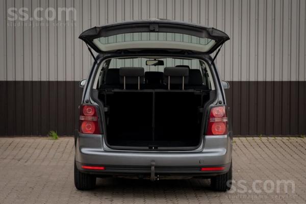 Pelēks Volkswagen Touran 2007 Talsi, ar dzinēja tilpumu 1.90 L un nobraukumu 378 tūkst. km par 1190 €, foto 7 vietnē AUTOMOTO.COM.LV