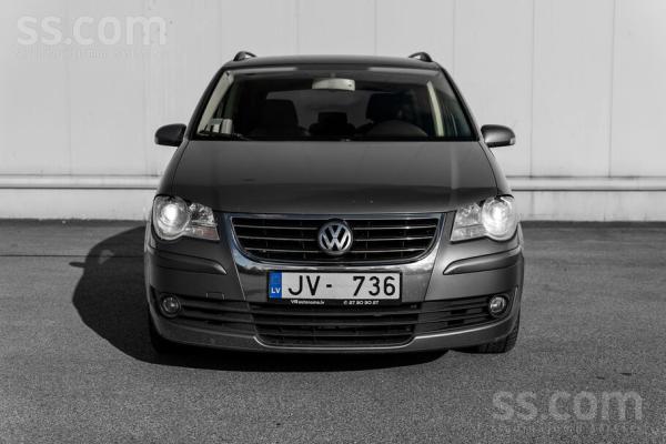 Volkswagen Touran 2007 Jelgava vietnē Pelēks Volkswagen Touran 2007 Jelgava, ar dzinēja tilpumu 1.90 L un nobraukumu 276 tūkst. km par 3500 €, foto 3 vietnē AUTOMOTO.COM.LV