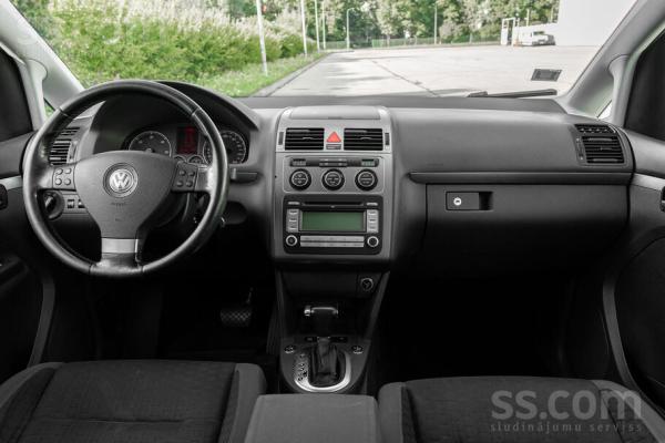 Volkswagen Touran 2007 Jelgava vietnē Pelēks Volkswagen Touran 2007 Jelgava, ar dzinēja tilpumu 1.90 L un nobraukumu 276 tūkst. km par 3500 €, foto 11 vietnē AUTOMOTO.COM.LV