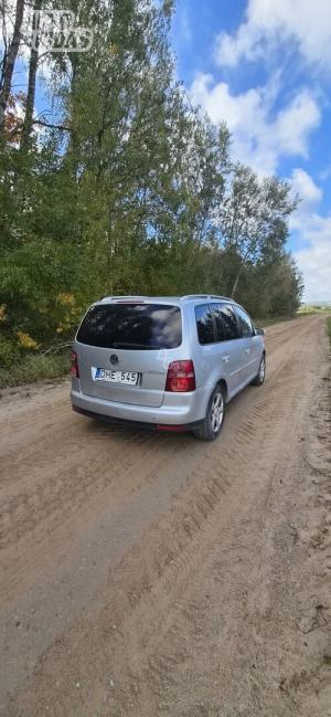 Grey Volkswagen Touran 2007 in Lazdijai, with an engine capacity of 2.00 L and mileage of 277 thousand km for 1350 €, photo  on AUTOMOTO.COM.LV