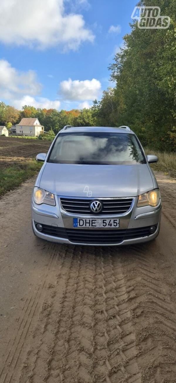 Grey Volkswagen Touran 2007 in Lazdijai, with an engine capacity of 2.00 L and mileage of 277 thousand km for 1350 €, photo 4 on AUTOMOTO.COM.LV
