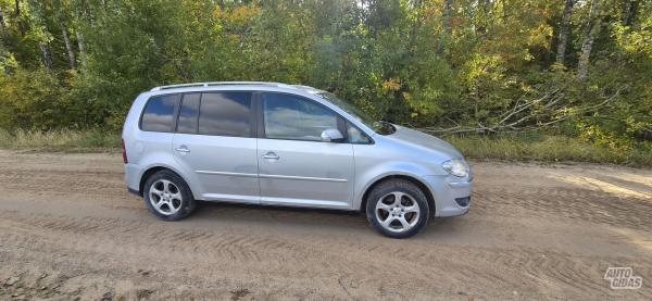 Grey Volkswagen Touran 2007 in Lazdijai, with an engine capacity of 2.00 L and mileage of 277 thousand km for 1350 €, photo 7 on AUTOMOTO.COM.LV