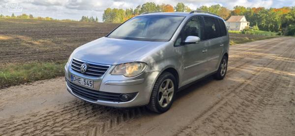 Grey Volkswagen Touran 2007 in Lazdijai, with an engine capacity of 2.00 L and mileage of 277 thousand km for 1350 €, photo 11 on AUTOMOTO.COM.LV