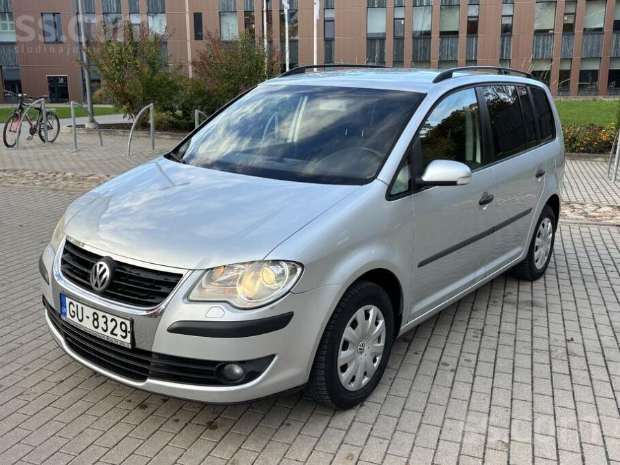 Grey Volkswagen Touran 2007 in Dobele, with an engine capacity of 1.90 L and mileage of 201 thousand km for 2350 €, photo 3 on AUTOMOTO.COM.LV