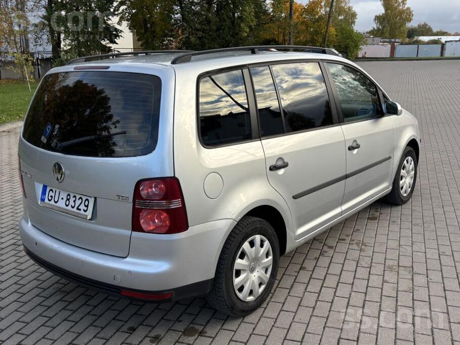 Grey Volkswagen Touran 2007 in Dobele, with an engine capacity of 1.90 L and mileage of 201 thousand km for 2350 €, photo 5 on AUTOMOTO.COM.LV