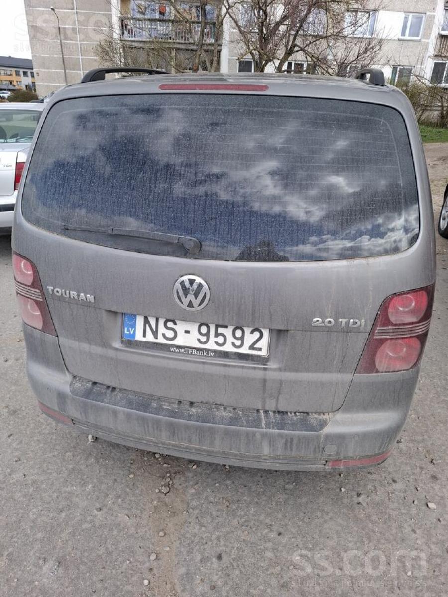 Pelēks Volkswagen Touran 2008 Jelgava, ar dzinēja tilpumu 2.00 L un nobraukumu 415 tūkst. km par 5950 €, foto 2 vietnē AUTOMOTO.COM.LV
