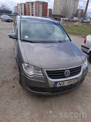 Pelēks Volkswagen Touran 2008 Jelgava, ar dzinēja tilpumu 2.00 L un nobraukumu 415 tūkst. km par 5950 €, foto 3 vietnē AUTOMOTO.COM.LV
