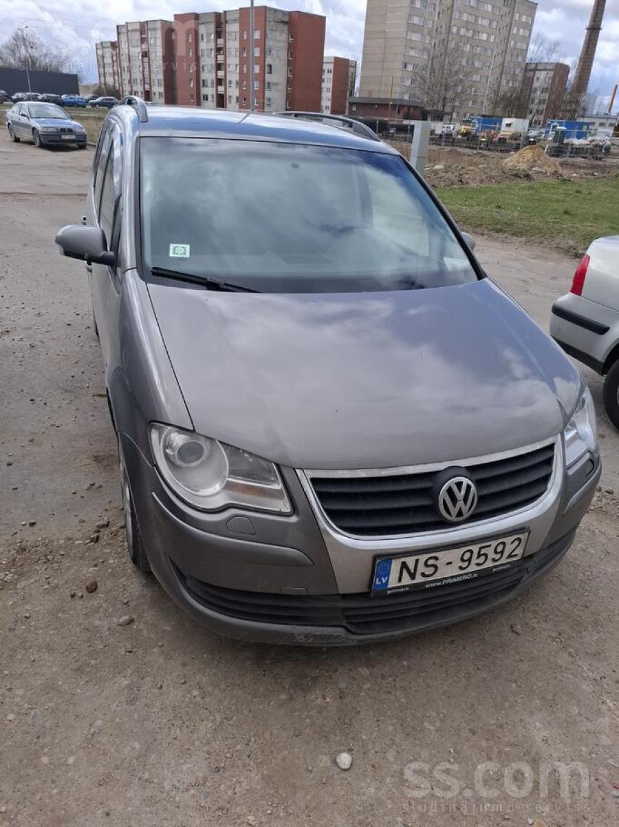 Pelēks Volkswagen Touran 2008 Jelgava, ar dzinēja tilpumu 2.00 L un nobraukumu 415 tūkst. km par 5950 €, foto 3 vietnē AUTOMOTO.COM.LV