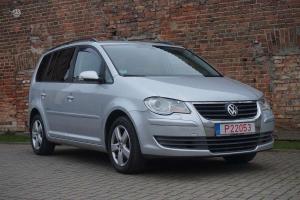 Pelēks Volkswagen Touran 2008 Kėdainiai, ar dzinēja tilpumu 1.90 L un nobraukumu 288 tūkst. km par 3750 €, foto  vietnē AUTOMOTO.COM.LV