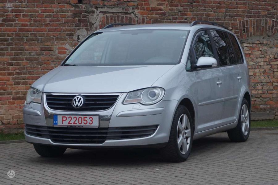 Pelēks Volkswagen Touran 2008 Kėdainiai, ar dzinēja tilpumu 1.90 L un nobraukumu 288 tūkst. km par 3750 €, foto 2 vietnē AUTOMOTO.COM.LV