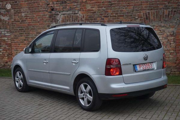 Pelēks Volkswagen Touran 2008 Kėdainiai, ar dzinēja tilpumu 1.90 L un nobraukumu 288 tūkst. km par 3750 €, foto 3 vietnē AUTOMOTO.COM.LV