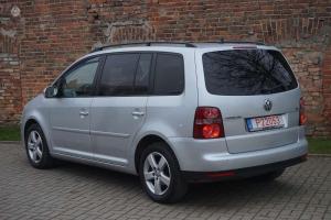 Pelēks Volkswagen Touran 2008 Kėdainiai, ar dzinēja tilpumu 1.90 L un nobraukumu 288 tūkst. km par 3750 €, foto 3 vietnē AUTOMOTO.COM.LV