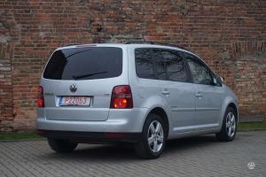 Pelēks Volkswagen Touran 2008 Kėdainiai, ar dzinēja tilpumu 1.90 L un nobraukumu 288 tūkst. km par 3750 €, foto 4 vietnē AUTOMOTO.COM.LV