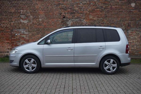 Pelēks Volkswagen Touran 2008 Kėdainiai, ar dzinēja tilpumu 1.90 L un nobraukumu 288 tūkst. km par 3750 €, foto 5 vietnē AUTOMOTO.COM.LV
