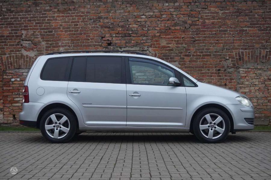 Pelēks Volkswagen Touran 2008 Kėdainiai, ar dzinēja tilpumu 1.90 L un nobraukumu 288 tūkst. km par 3750 €, foto 6 vietnē AUTOMOTO.COM.LV