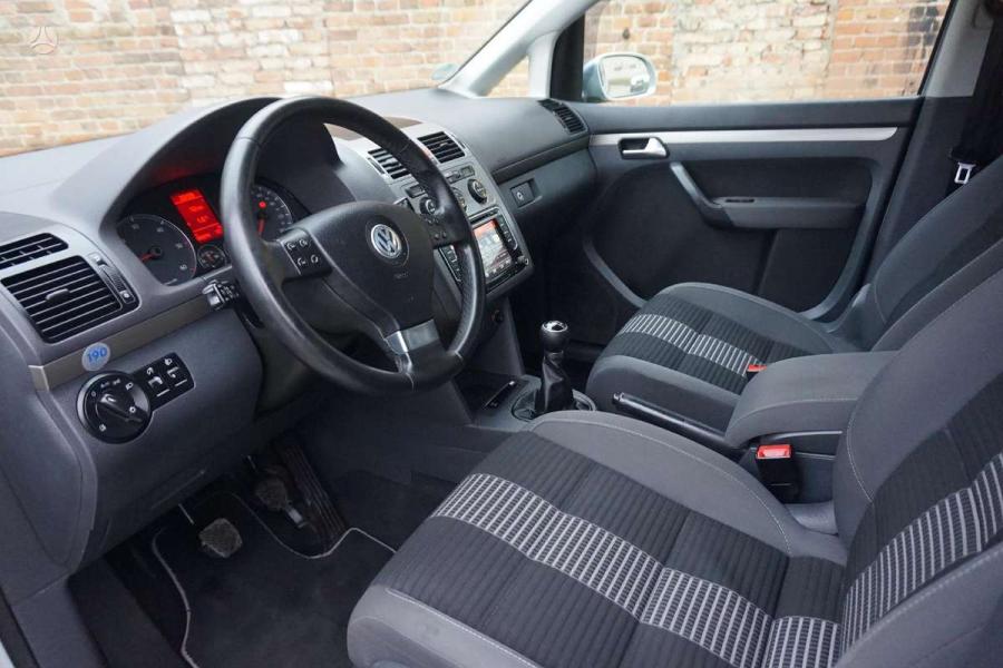 Pelēks Volkswagen Touran 2008 Kėdainiai, ar dzinēja tilpumu 1.90 L un nobraukumu 288 tūkst. km par 3750 €, foto 11 vietnē AUTOMOTO.COM.LV