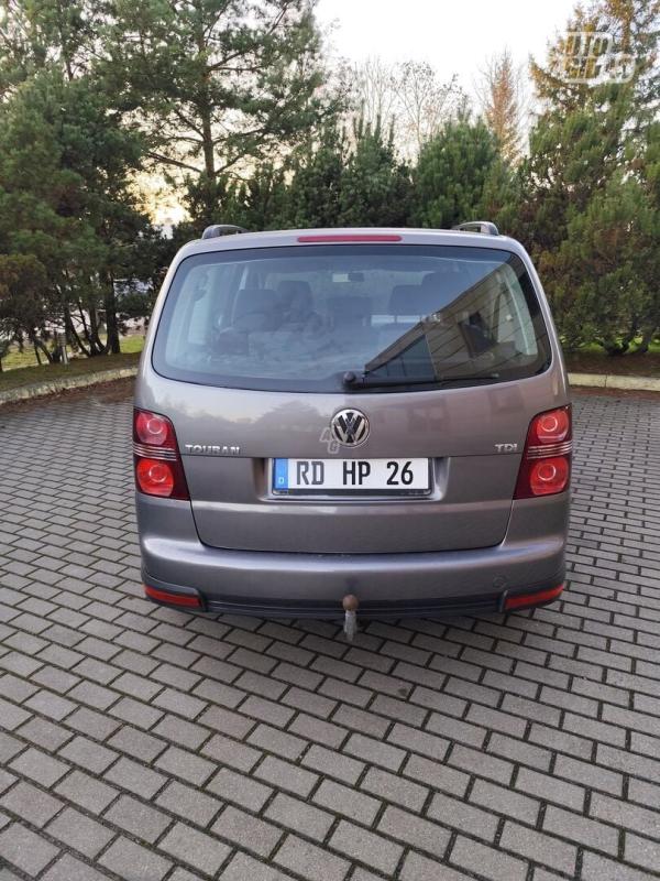 Pelēks Volkswagen Touran 2008 Mažeikiai, ar dzinēja tilpumu 1.90 L un nobraukumu 289 tūkst. km par 3950 €, foto 5 vietnē AUTOMOTO.COM.LV