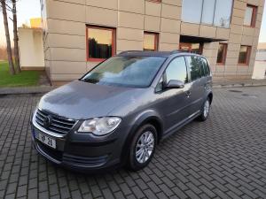 Pelēks Volkswagen Touran 2008 Mažeikiai, ar dzinēja tilpumu 1.90 L un nobraukumu 289 tūkst. km par 3950 €, foto 4 vietnē AUTOMOTO.COM.LV