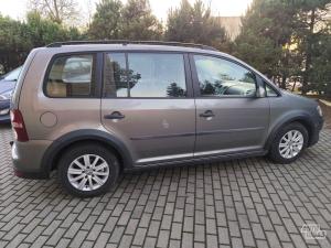 Pelēks Volkswagen Touran 2008 Mažeikiai, ar dzinēja tilpumu 1.90 L un nobraukumu 289 tūkst. km par 3950 €, foto 8 vietnē AUTOMOTO.COM.LV