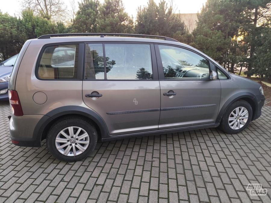 Pelēks Volkswagen Touran 2008 Mažeikiai, ar dzinēja tilpumu 1.90 L un nobraukumu 289 tūkst. km par 3950 €, foto 8 vietnē AUTOMOTO.COM.LV