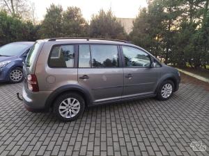 Pelēks Volkswagen Touran 2008 Mažeikiai, ar dzinēja tilpumu 1.90 L un nobraukumu 289 tūkst. km par 3950 €, foto 10 vietnē AUTOMOTO.COM.LV