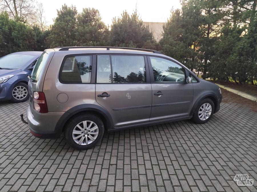 Pelēks Volkswagen Touran 2008 Mažeikiai, ar dzinēja tilpumu 1.90 L un nobraukumu 289 tūkst. km par 3950 €, foto 10 vietnē AUTOMOTO.COM.LV