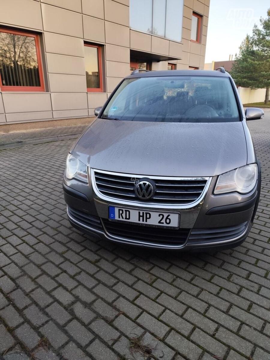 Pelēks Volkswagen Touran 2008 Mažeikiai, ar dzinēja tilpumu 1.90 L un nobraukumu 289 tūkst. km par 3950 €, foto 11 vietnē AUTOMOTO.COM.LV