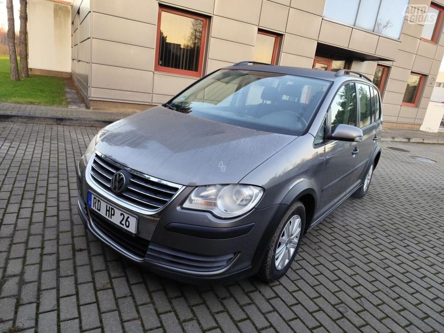 Pelēks Volkswagen Touran 2008 Mažeikiai, ar dzinēja tilpumu 1.90 L un nobraukumu 289 tūkst. km par 3950 €, foto 13 vietnē AUTOMOTO.COM.LV