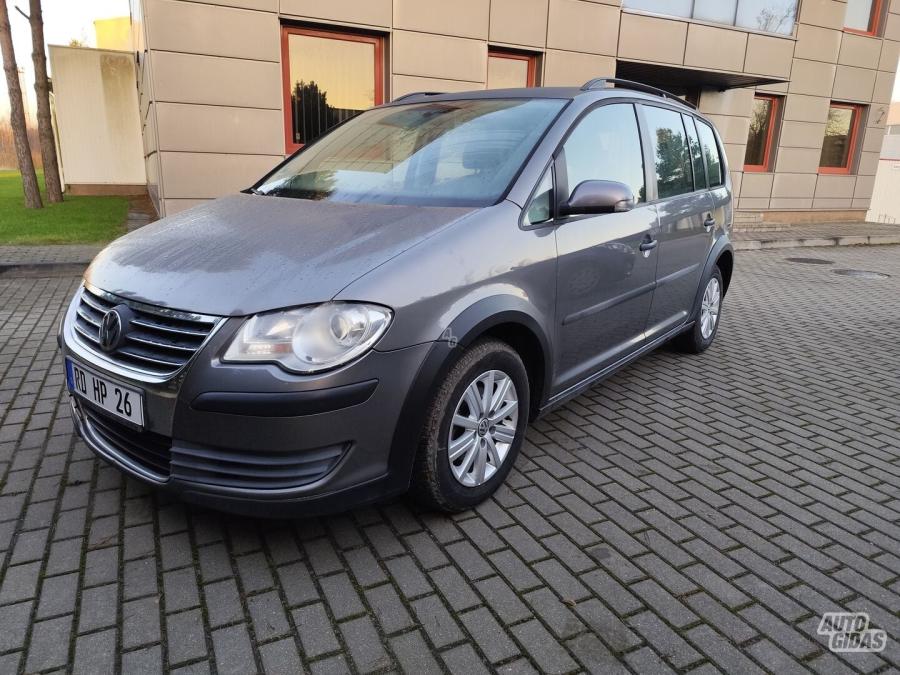 Pelēks Volkswagen Touran 2008 Mažeikiai, ar dzinēja tilpumu 1.90 L un nobraukumu 289 tūkst. km par 3950 €, foto 15 vietnē AUTOMOTO.COM.LV