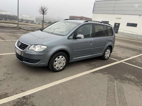 Pelēks Volkswagen Touran 2008 Kauņa, ar dzinēja tilpumu 1.40 L un nobraukumu 336 tūkst. km par 3450 €, foto 2 vietnē AUTOMOTO.COM.LV