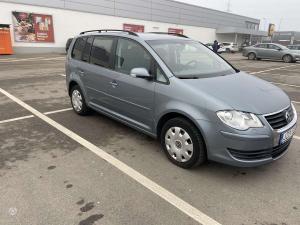 Pelēks Volkswagen Touran 2008 Kauņa, ar dzinēja tilpumu 1.40 L un nobraukumu 336 tūkst. km par 3450 €, foto 3 vietnē AUTOMOTO.COM.LV