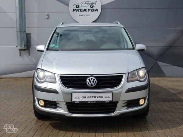 Grey Volkswagen Touran 2008 in Ramuciai, with an engine capacity of 2.00 L and mileage of 227 thousand km for 4250 €, photo 3 on AUTOMOTO.COM.LV