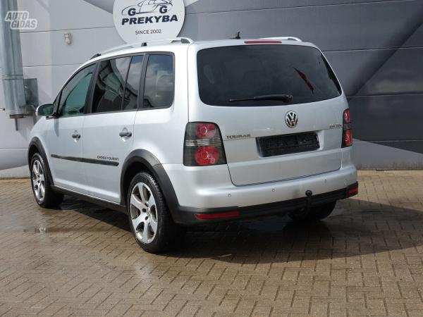 Grey Volkswagen Touran 2008 in Ramuciai, with an engine capacity of 2.00 L and mileage of 227 thousand km for 4250 €, photo 8 on AUTOMOTO.COM.LV