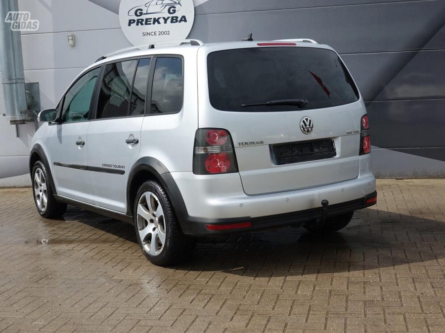 Grey Volkswagen Touran 2008 in Ramuciai, with an engine capacity of 2.00 L and mileage of 227 thousand km for 4250 €, photo 8 on AUTOMOTO.COM.LV