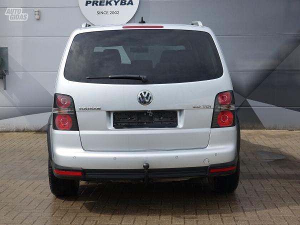Grey Volkswagen Touran 2008 in Ramuciai, with an engine capacity of 2.00 L and mileage of 227 thousand km for 4250 €, photo 9 on AUTOMOTO.COM.LV