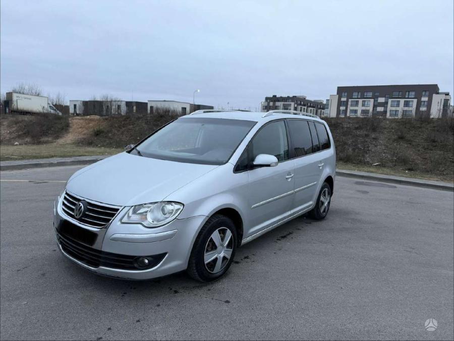 Pelēks Volkswagen Touran 2008 Viļņa, ar dzinēja tilpumu 1.90 L un nobraukumu 358 tūkst. km par 2900 €, foto 3 vietnē AUTOMOTO.COM.LV