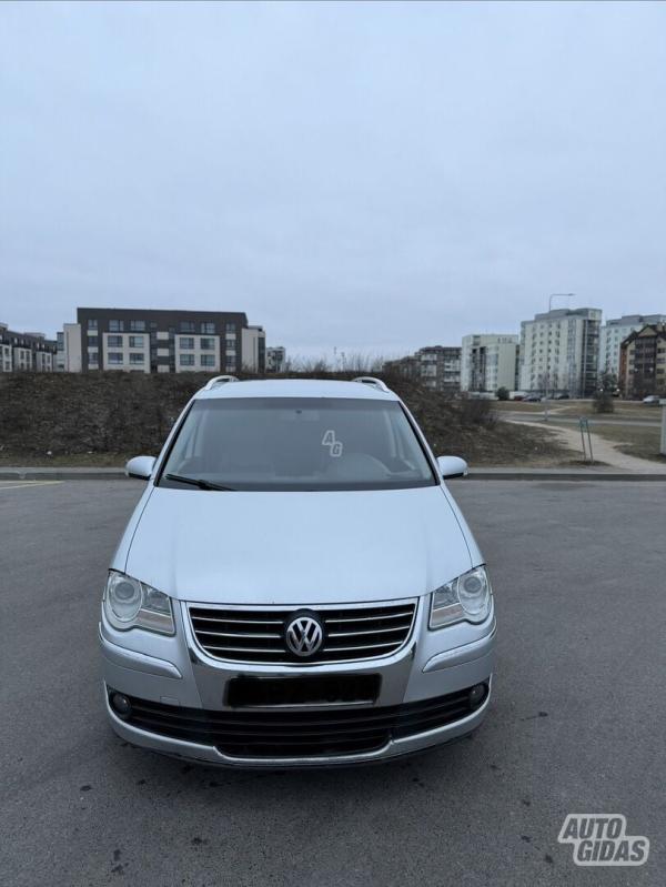 Grey Volkswagen Touran 2008 in Vilnius, with an engine capacity of 1.90 L and mileage of 358 thousand km for 2900 €, photo 2 on AUTOMOTO.COM.LV