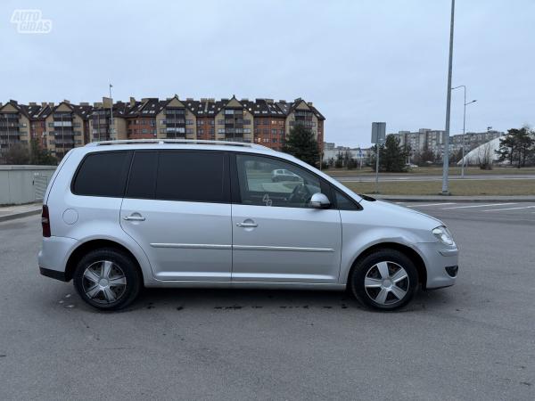 Grey Volkswagen Touran 2008 in Vilnius, with an engine capacity of 1.90 L and mileage of 358 thousand km for 2900 €, photo 4 on AUTOMOTO.COM.LV