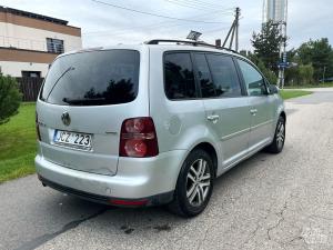 Grey Volkswagen Touran 2008 in Vilnius, with an engine capacity of 2.00 L and mileage of 334 thousand km for 2450 €, photo 4 on AUTOMOTO.COM.LV