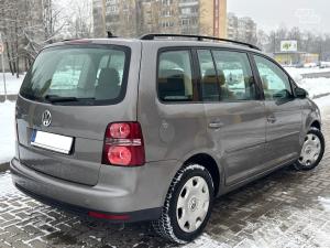 Pelēks Volkswagen Touran 2008 Kauņa, ar dzinēja tilpumu 2.00 L un nobraukumu 400 tūkst. km par 1500 €, foto 3 vietnē AUTOMOTO.COM.LV