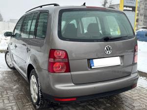 Pelēks Volkswagen Touran 2008 Kauņa, ar dzinēja tilpumu 2.00 L un nobraukumu 400 tūkst. km par 1500 €, foto 8 vietnē AUTOMOTO.COM.LV