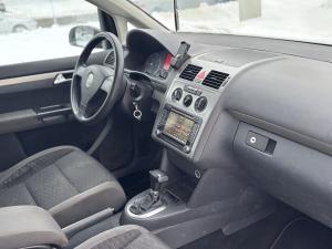 Pelēks Volkswagen Touran 2008 Kauņa, ar dzinēja tilpumu 2.00 L un nobraukumu 400 tūkst. km par 1500 €, foto 15 vietnē AUTOMOTO.COM.LV