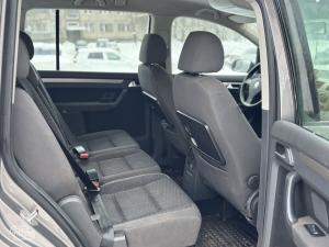 Pelēks Volkswagen Touran 2008 Kauņa, ar dzinēja tilpumu 2.00 L un nobraukumu 400 tūkst. km par 1500 €, foto 16 vietnē AUTOMOTO.COM.LV