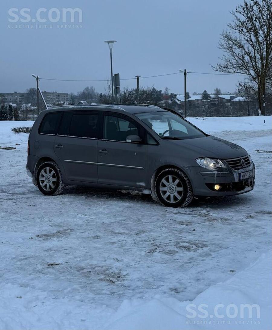 Pelēks Volkswagen Touran 2008 Preiļi, ar dzinēja tilpumu 1.40 L un nobraukumu 314 tūkst. km par 3500 €, foto 1 vietnē AUTOMOTO.COM.LV