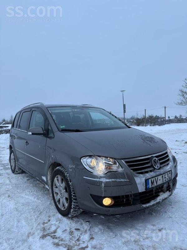 Pelēks Volkswagen Touran 2008 Preiļi, ar dzinēja tilpumu 1.40 L un nobraukumu 314 tūkst. km par 3500 €, foto 2 vietnē AUTOMOTO.COM.LV