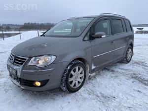 Pelēks Volkswagen Touran 2008 Preiļi, ar dzinēja tilpumu 1.40 L un nobraukumu 314 tūkst. km par 3500 €, foto 3 vietnē AUTOMOTO.COM.LV