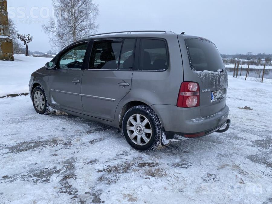 Pelēks Volkswagen Touran 2008 Preiļi, ar dzinēja tilpumu 1.40 L un nobraukumu 314 tūkst. km par 3500 €, foto 4 vietnē AUTOMOTO.COM.LV