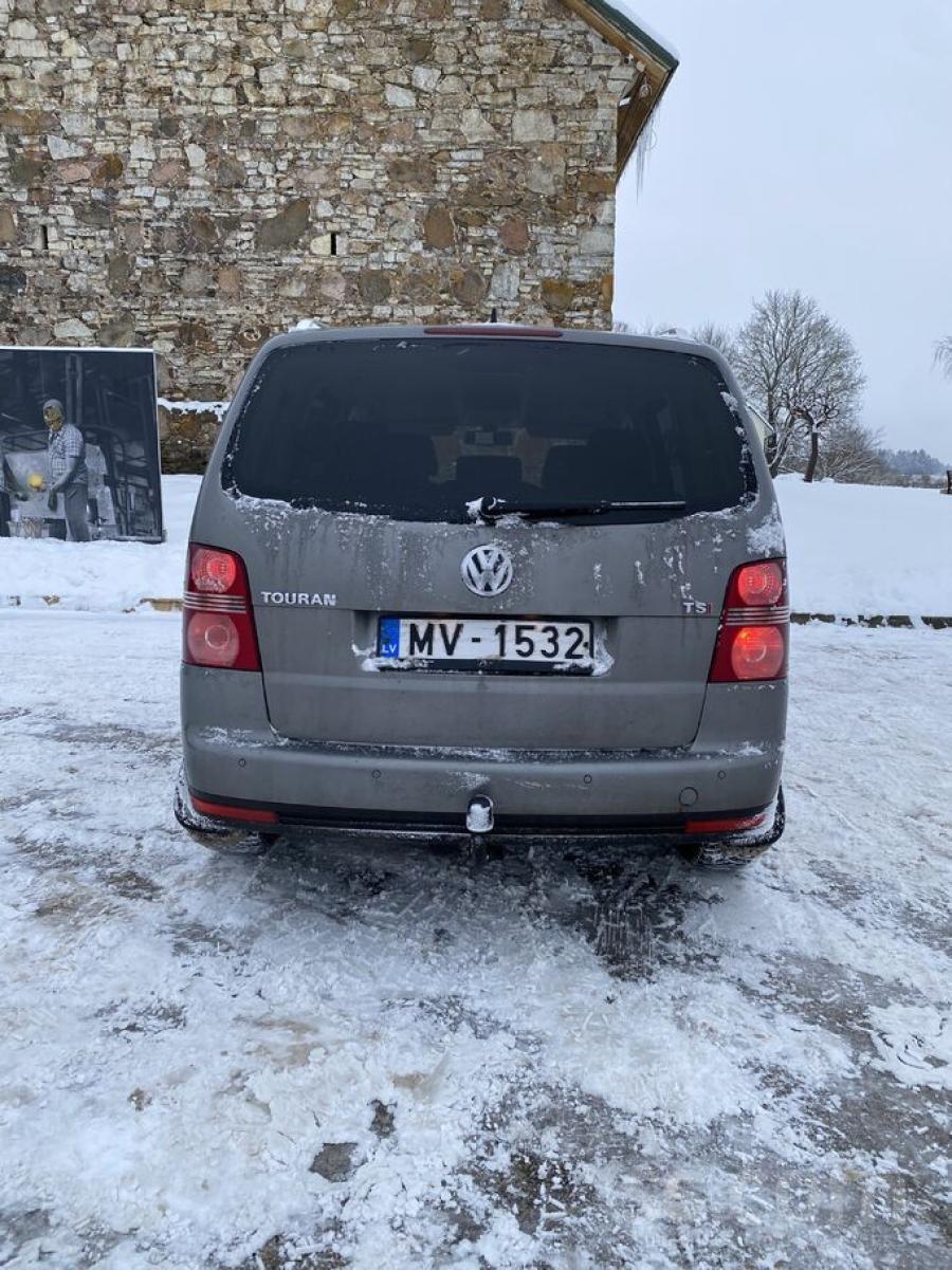 Pelēks Volkswagen Touran 2008 Preiļi, ar dzinēja tilpumu 1.40 L un nobraukumu 314 tūkst. km par 3500 €, foto 6 vietnē AUTOMOTO.COM.LV